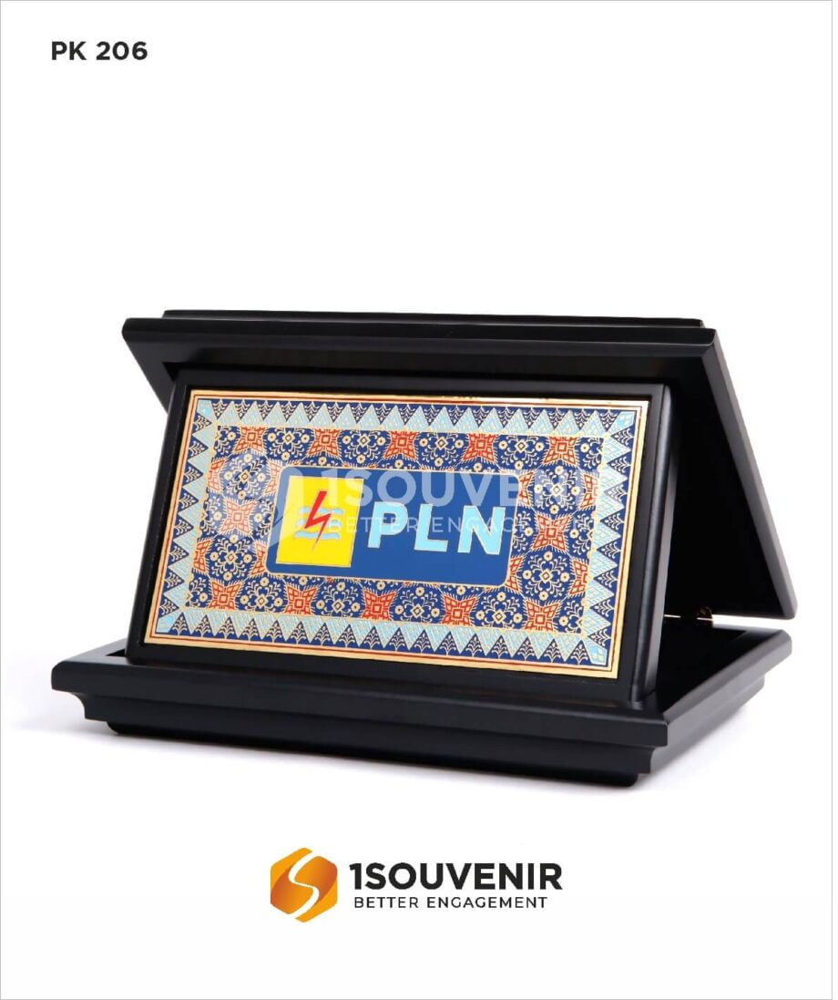 Plakat Kayu PLN Motif Batik