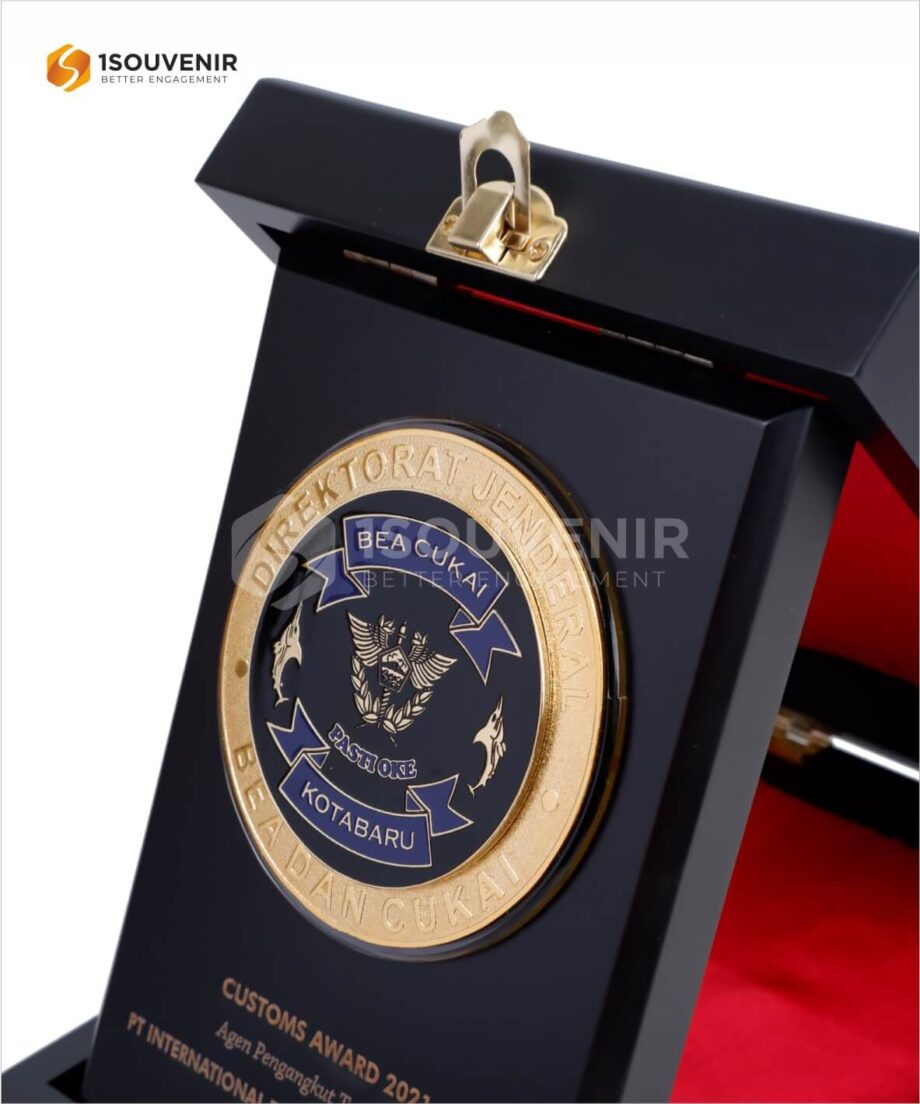 Plakat Kayu Customs Award 2021