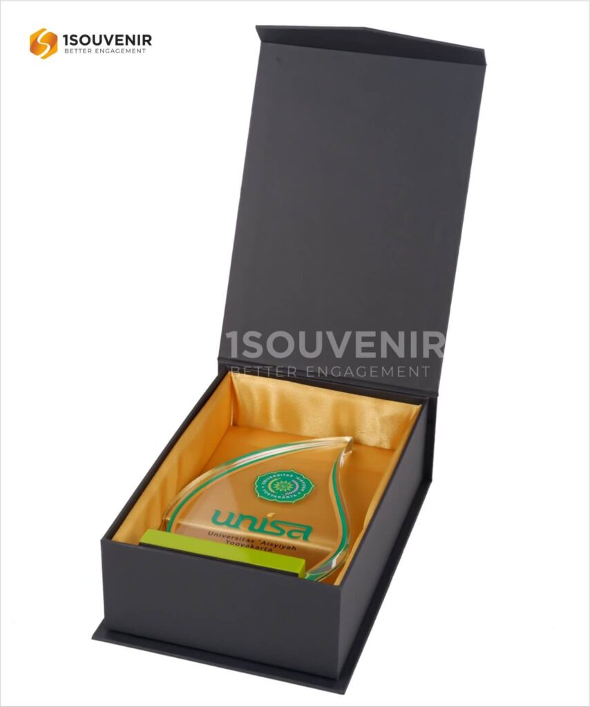Box Hard Karton Unisa Eksklusif Untuk Souvenir Anda