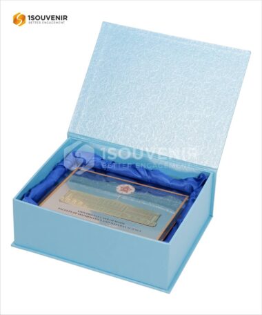 Box Hard Karton UGM Eksklusif untuk Souvenir Anda