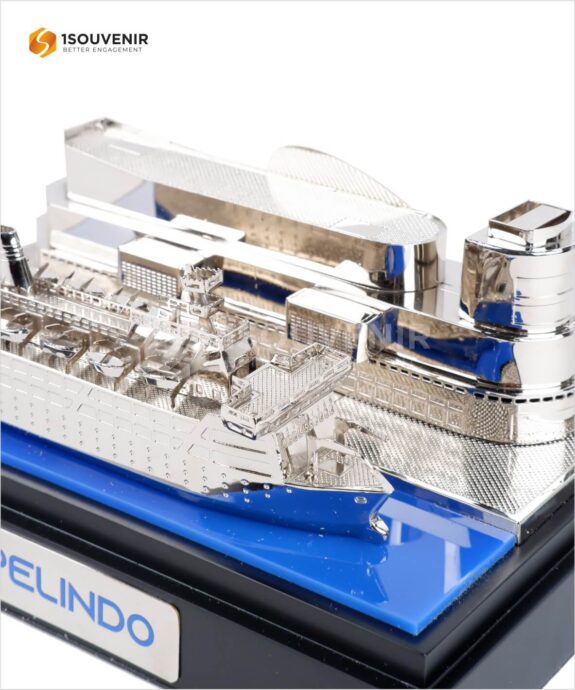 Souvenir Miniatur Kapal Pesiar Pelindo