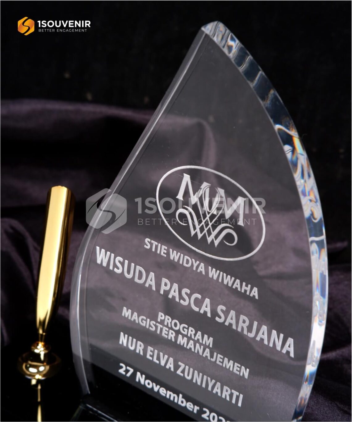 Plakat Pen Holder STIE Widya Wiwaha