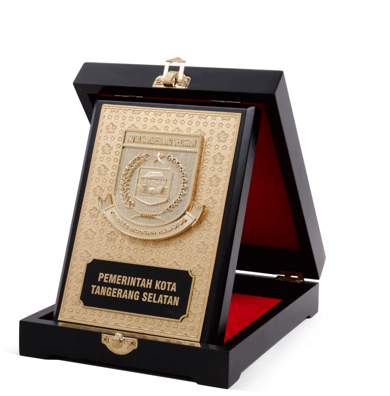 Pesan Plakat Kayu Custom | Desain Unik & Premium