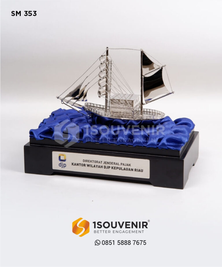Miniatur Kapal DJP Kepulauan Riau