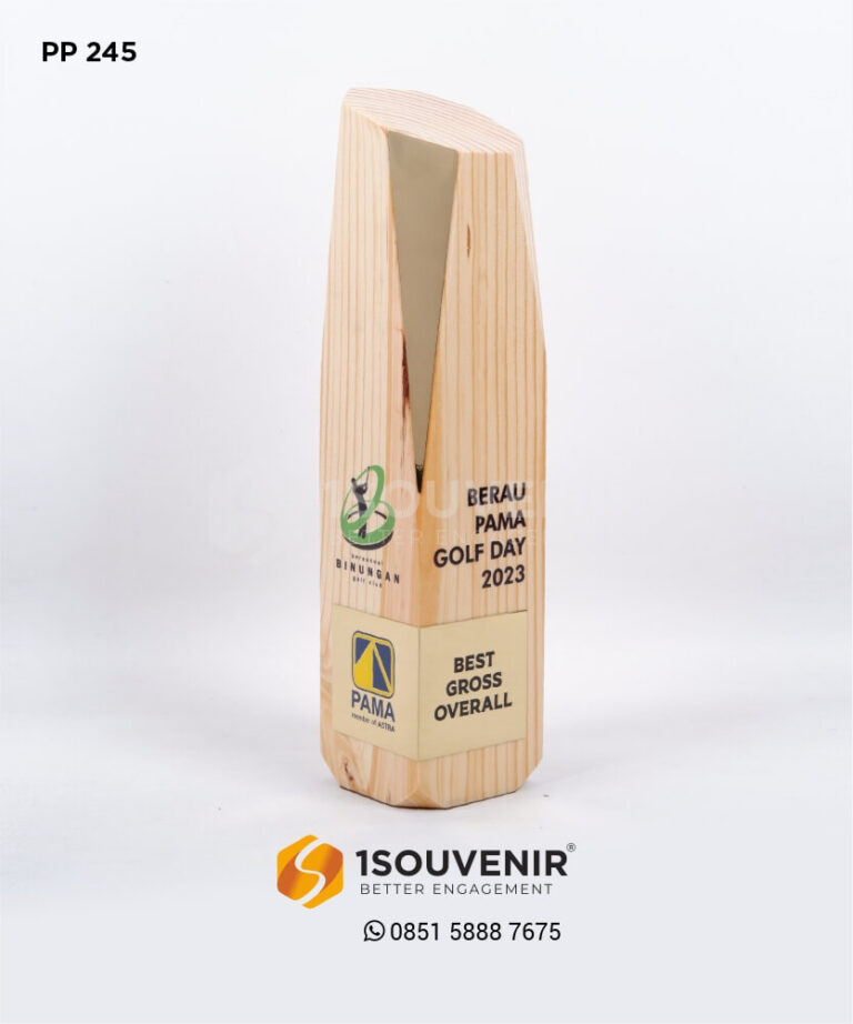 Piala Penghargaan Best Gross Overall Berau PAMA Golf Day