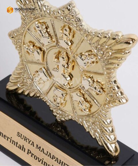 Plakat Logam Surya Majapahit